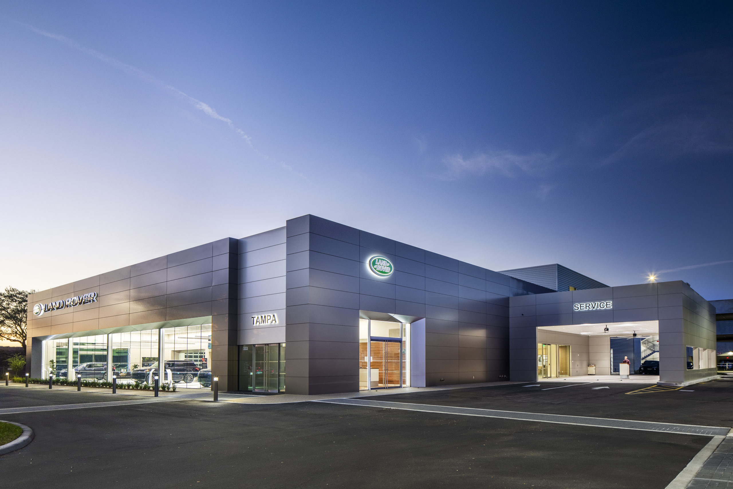 Land Rover Showroom at Reeve’s Import Motorcars, Tampa - Wilson & Girgenti