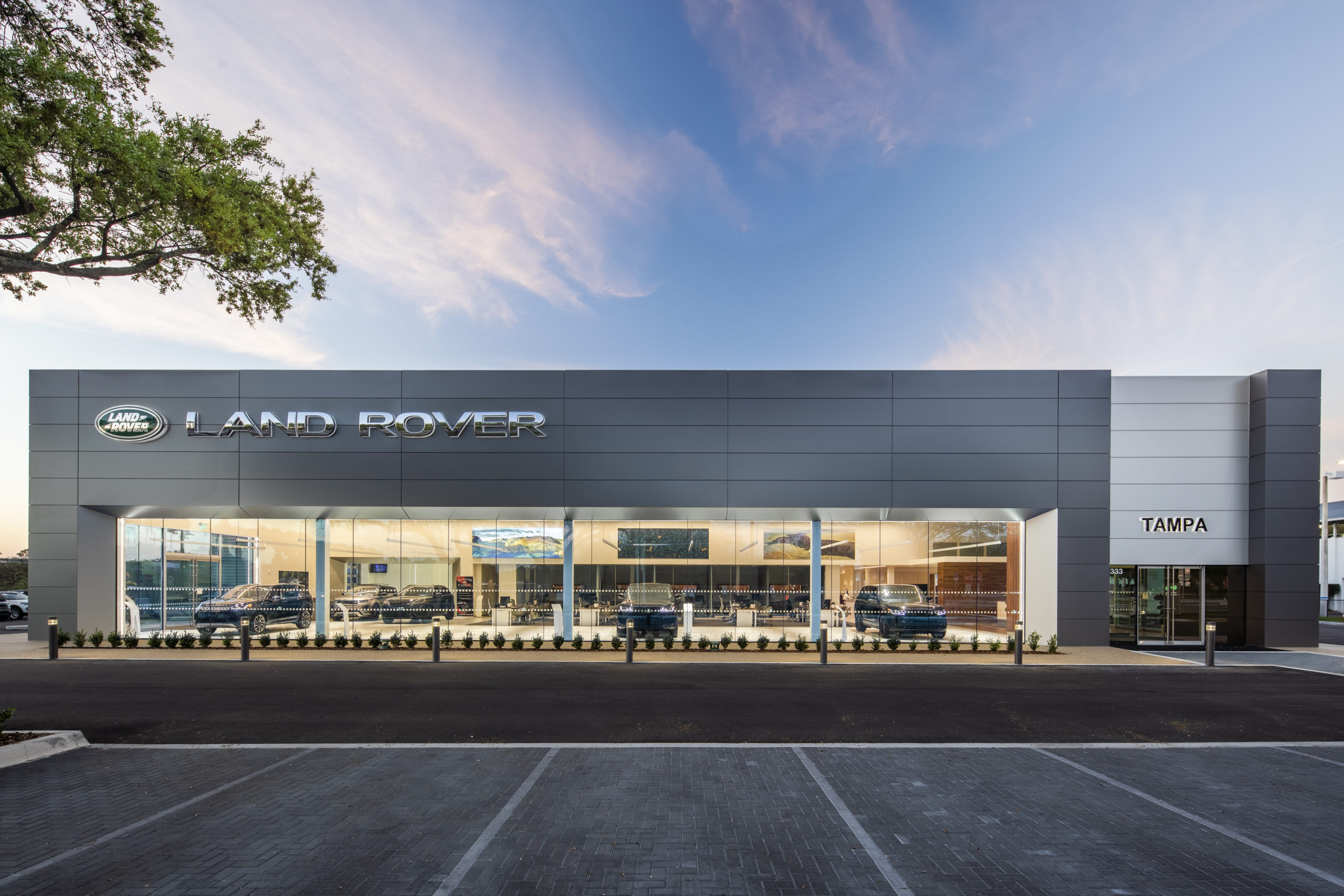 Land Rover Showroom at Reeve’s Import Motorcars, Tampa - Wilson & Girgenti