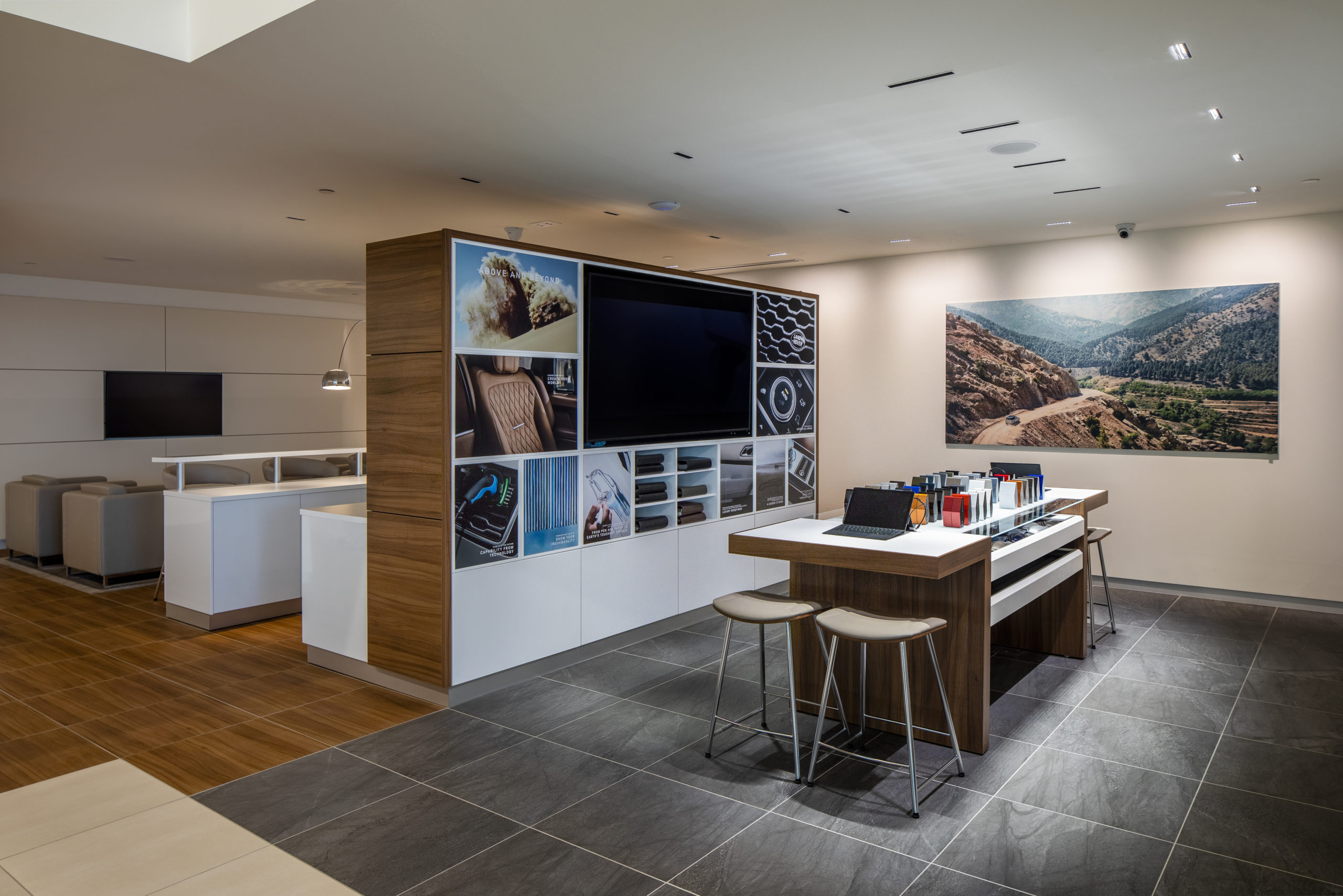 Land Rover Showroom at Reeve’s Import Motorcars, Tampa - Wilson & Girgenti